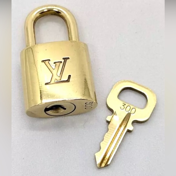 Louis Vuitton | Accessories | Auth Louis Vuitton Lock And Key 38 320 ...